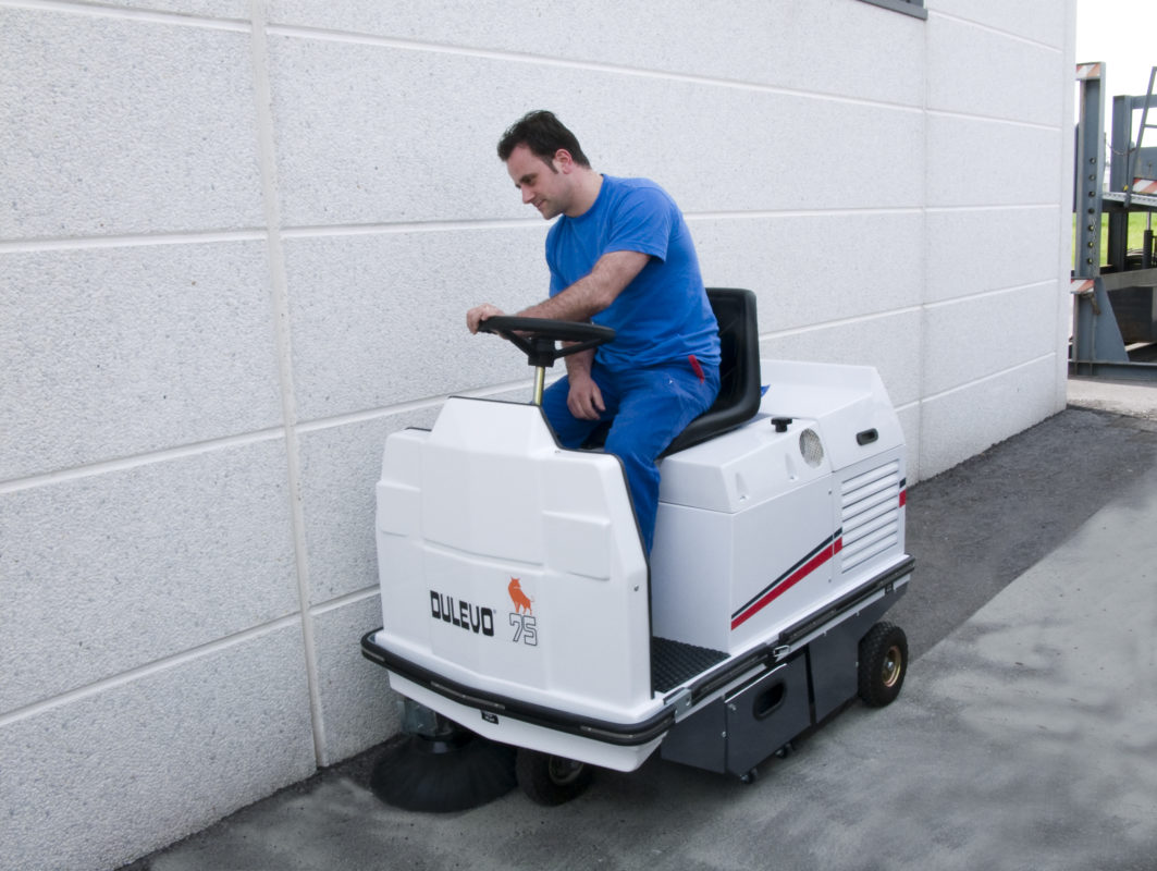 Dulevo 75 EH Elektrisk feiemaskin - Bimo AS - Industrielle renholdsmaskiner