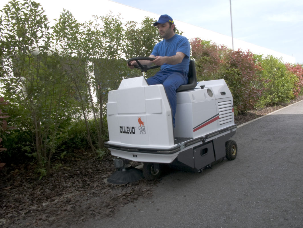 Dulevo 75 EH Elektrisk feiemaskin - Bimo AS - Industrielle renholdsmaskiner