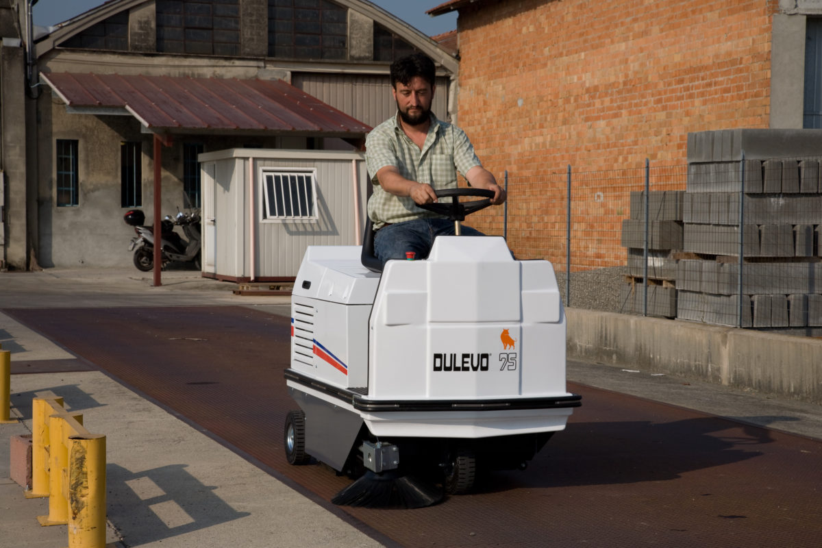 Dulevo 75 EH Elektrisk feiemaskin - Bimo AS - Industrielle renholdsmaskiner