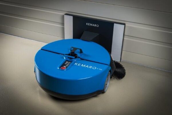 Robotfeiemaskin industri Kemaro K900 med dokkingstasjon leiepris pr ...