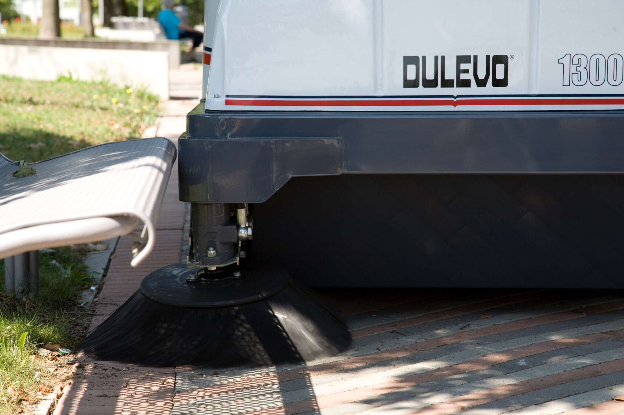 Dulevo 1300 EH Elektrisk feiemaskin - Bimo AS - Industrielle ...